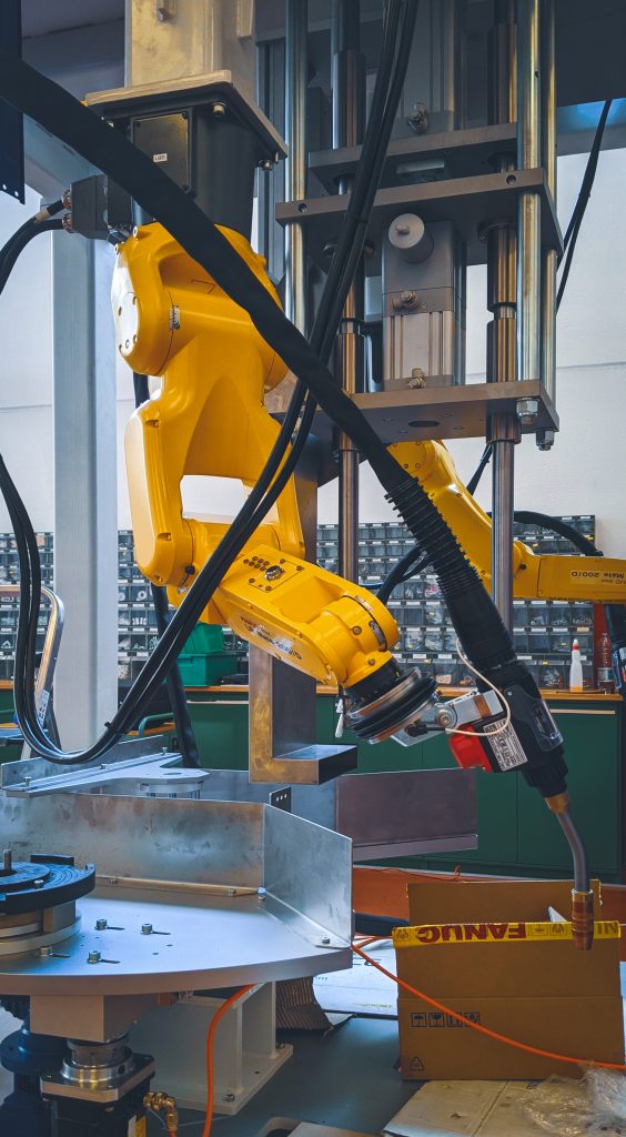 Robotermaschine für CMT-Schweißen während der Montage - ATS Automation ...